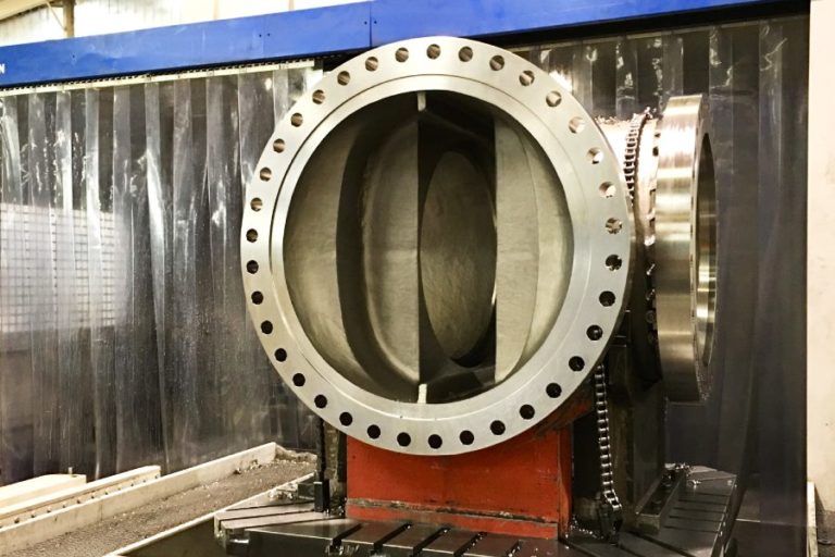 Válvulas de control de flujo en la industria naval.